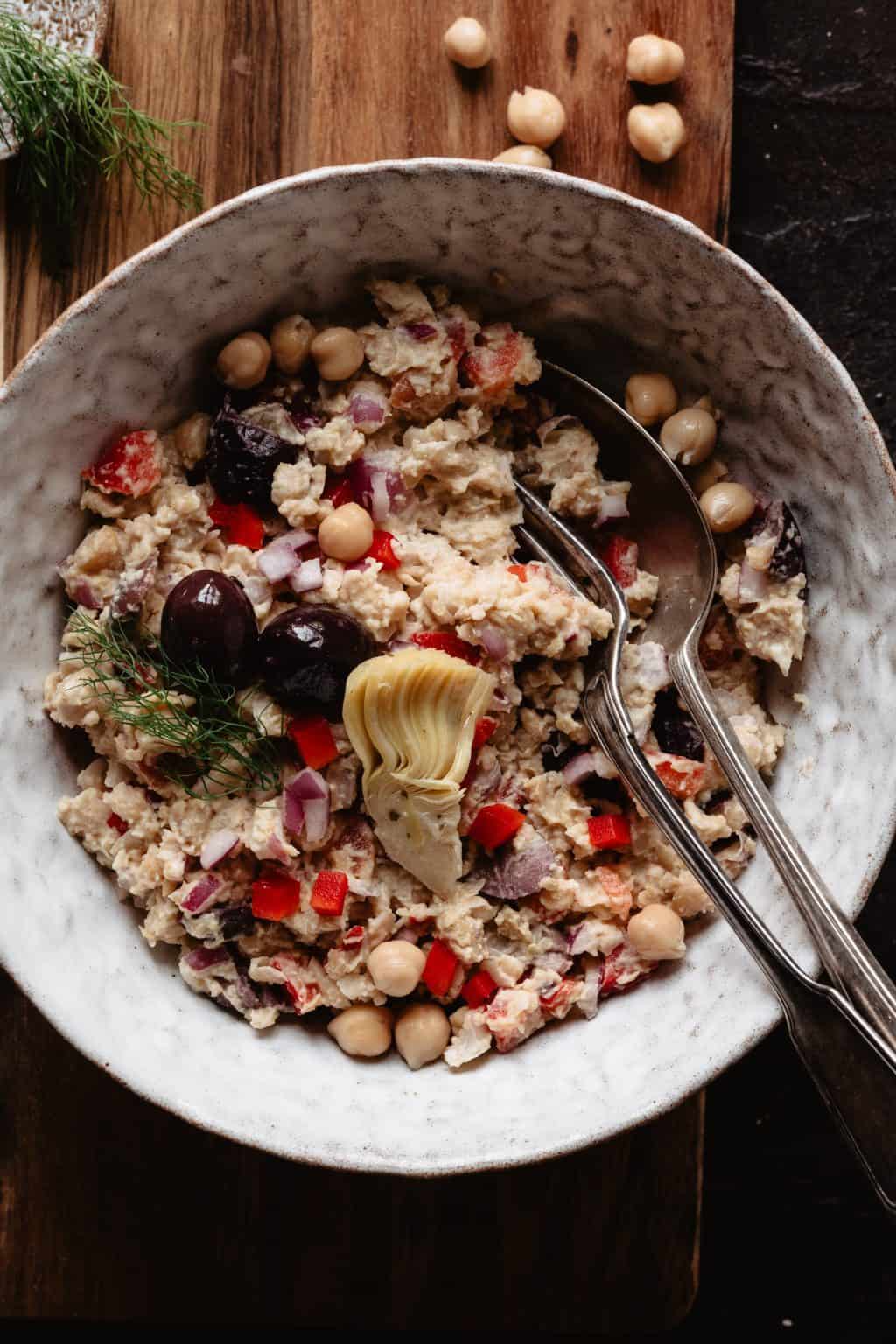 Mediterranean Mashed Chickpea Salad - Kalejunkie