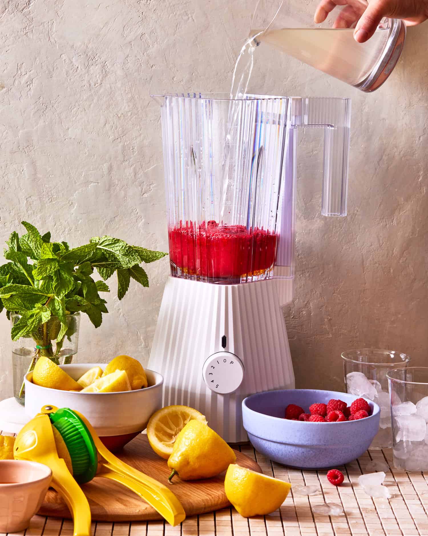 5 Minute Healthy Raspberry Lemonade Refresher - Kalejunkie