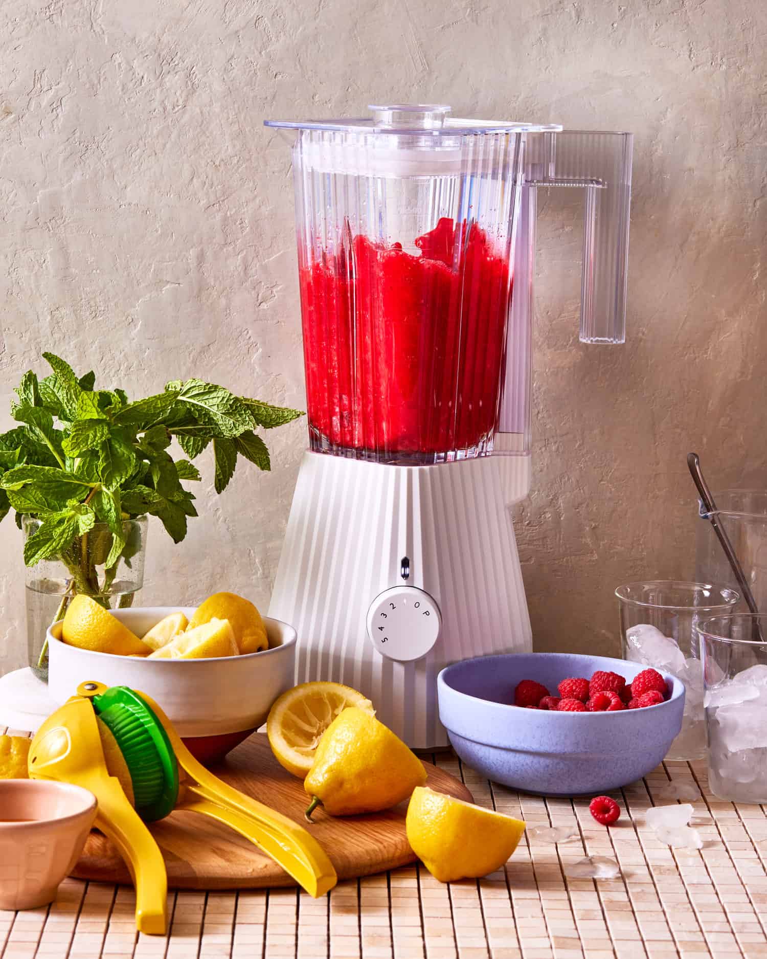 5 Minute Healthy Raspberry Lemonade Refresher - Kalejunkie