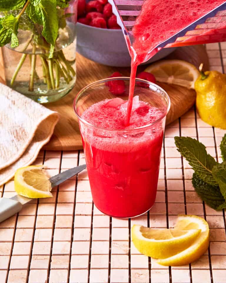 5 Minute Healthy Raspberry Lemonade Refresher - Kalejunkie