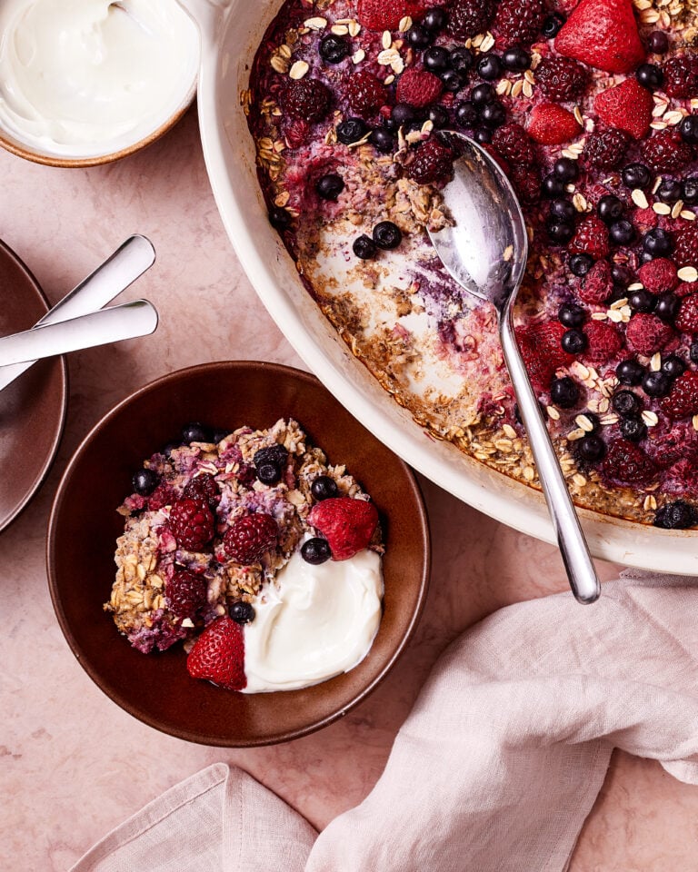 One-Pan Fluffy Mixed Berry Protein Oatmeal - Kalejunkie