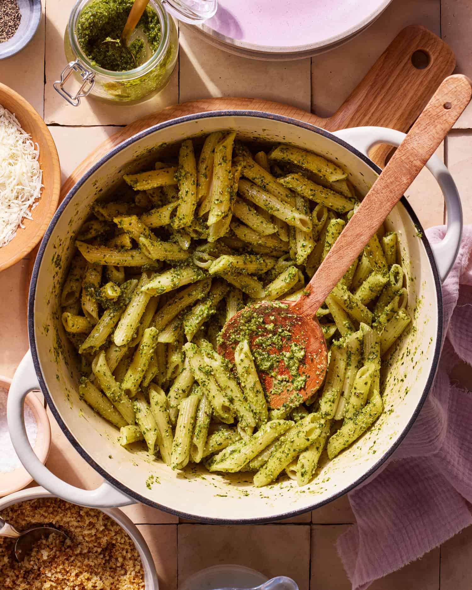 Walnut Pesto Pasta with Crunchy Garlic Breadcrumbs - Kalejunkie