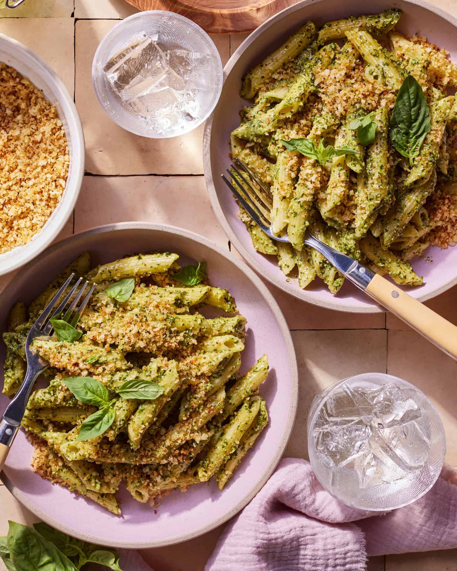 Walnut Pesto Pasta with Crunchy Garlic Breadcrumbs - Kalejunkie