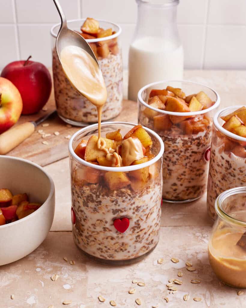 Warm Apple Pie Overnight Oats - Kalejunkie