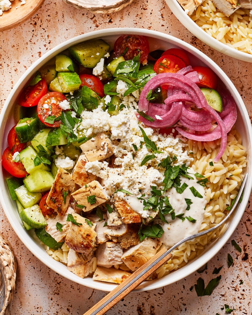 Greek Chicken Orzo Bowls - Kalejunkie